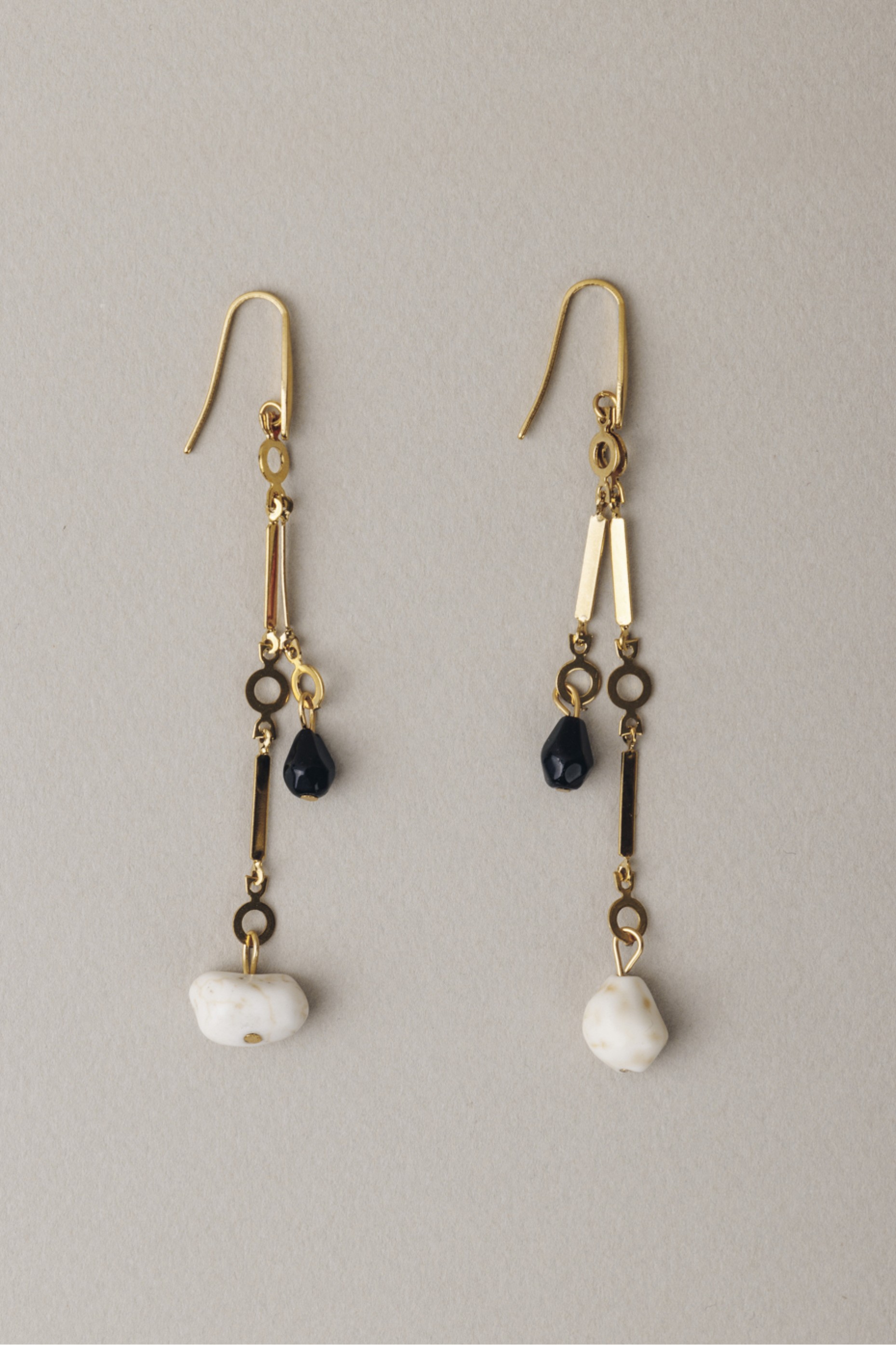 EARRINGS WITH HOWLITE STONES